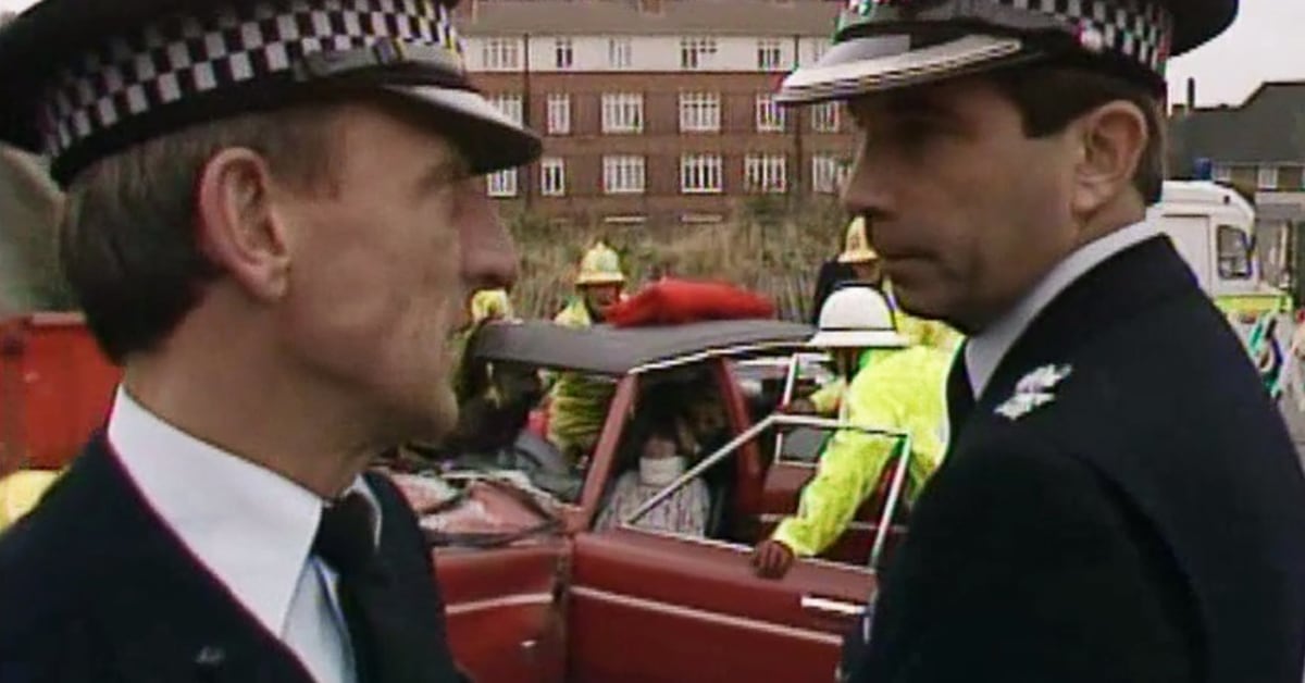 Stream The Bill Series 2 Episode 7 | Watch on U