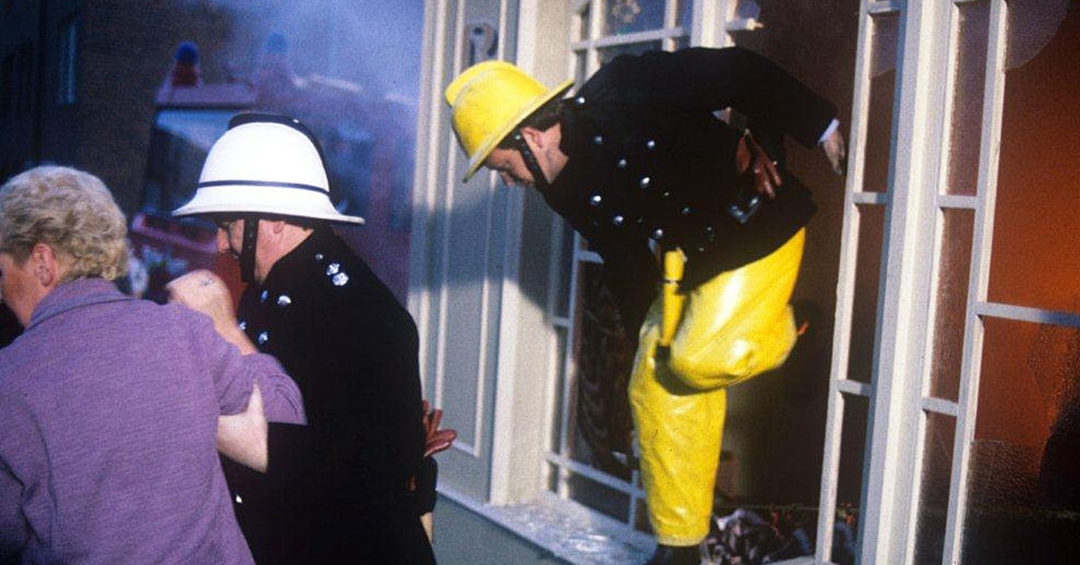 Stream London's Burning Series 2 Episode 4 | Watch on U