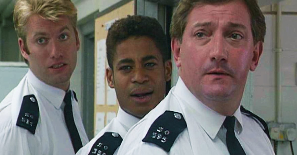 Stream The Bill Series 15 Episode 98 | Watch on U